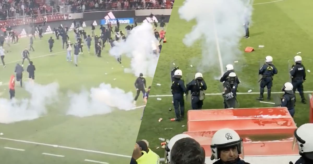 Video: hooligans bestormen veld na topper tussen Olympiakos en AEK ...