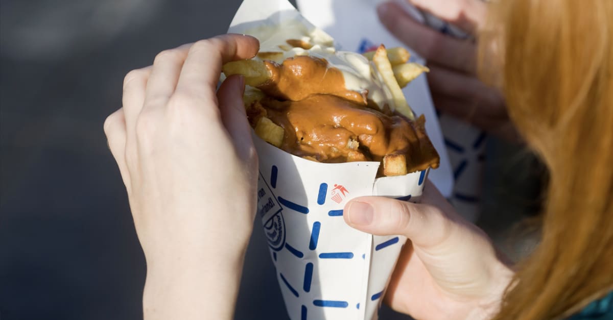 Nijmeegse snackbar haalt patatje oorlog van menu | Vandaag Inside