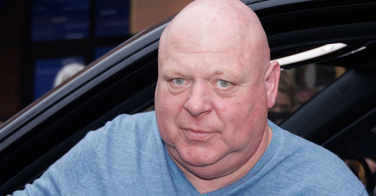 SBS6-realityster Peter Gillis afgevoerd met ambulance | Vandaag Inside