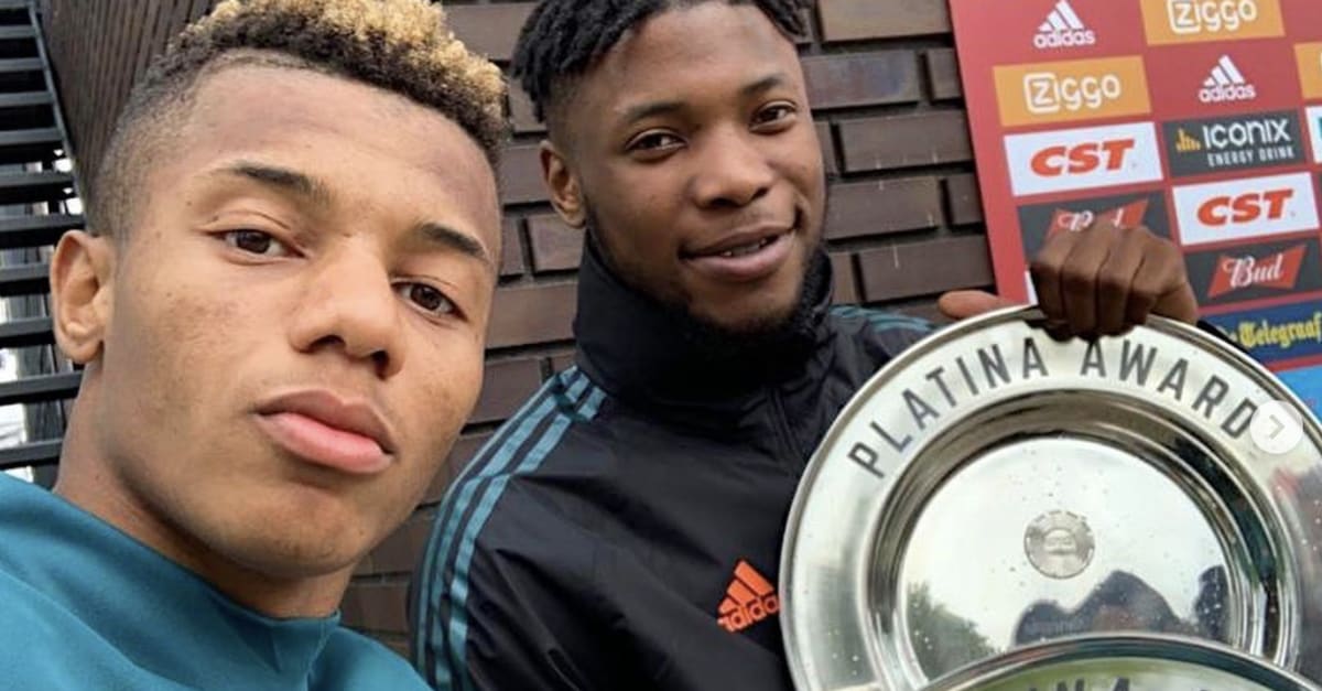 Rapper Sevn Alias krijgt platina award voor 'Ajax-nummer' | Vandaag Inside