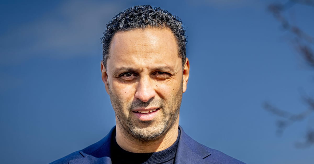 Khalid Kasem legt werk voorlopig neer na beschuldigingen over omkoping | Vandaag Inside