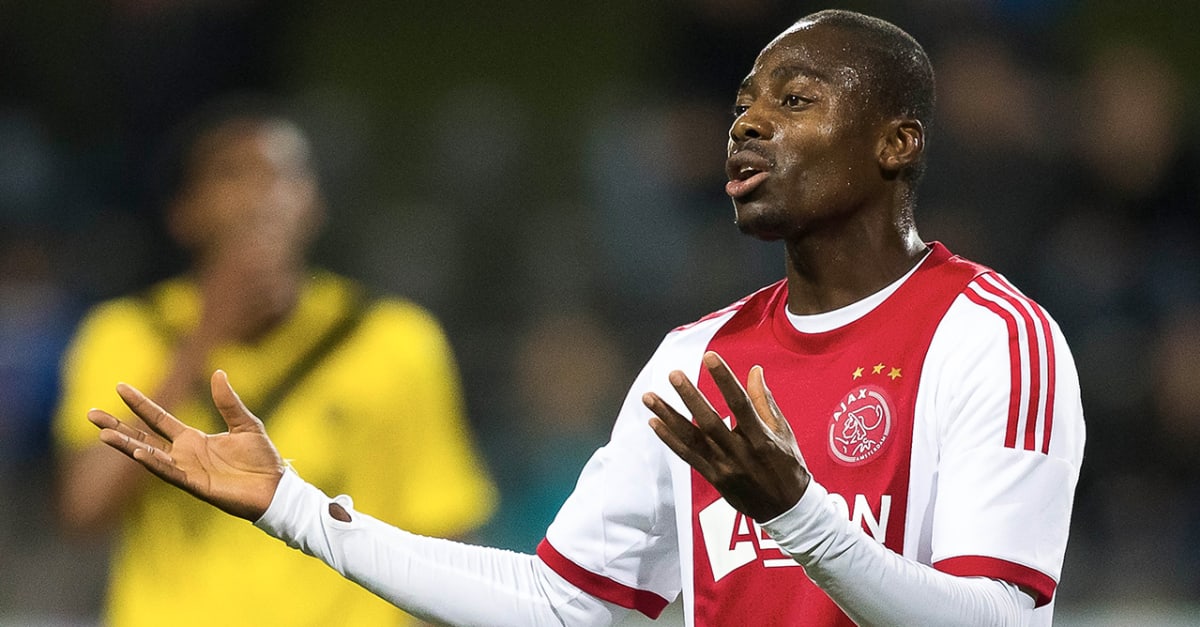 Eyong Tarkang Enoh (35) keert terug bij Ajax in de Derde Divisie ...