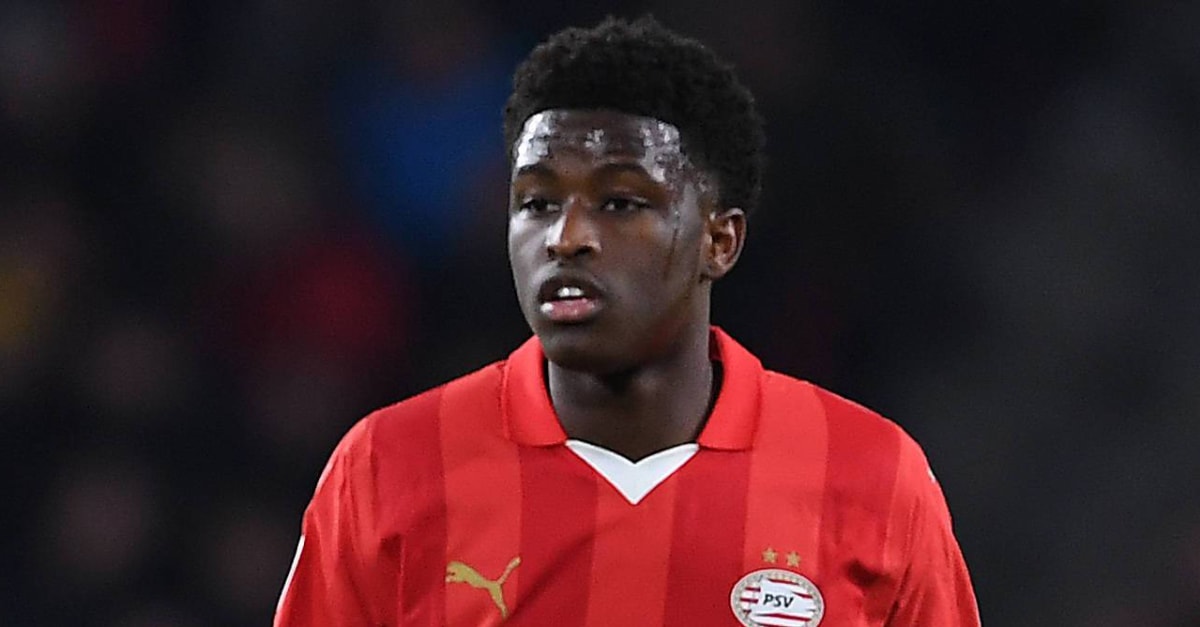 ‘PSV-talent Babadi gaat om de tafel met Ajax’ | Vandaag Inside