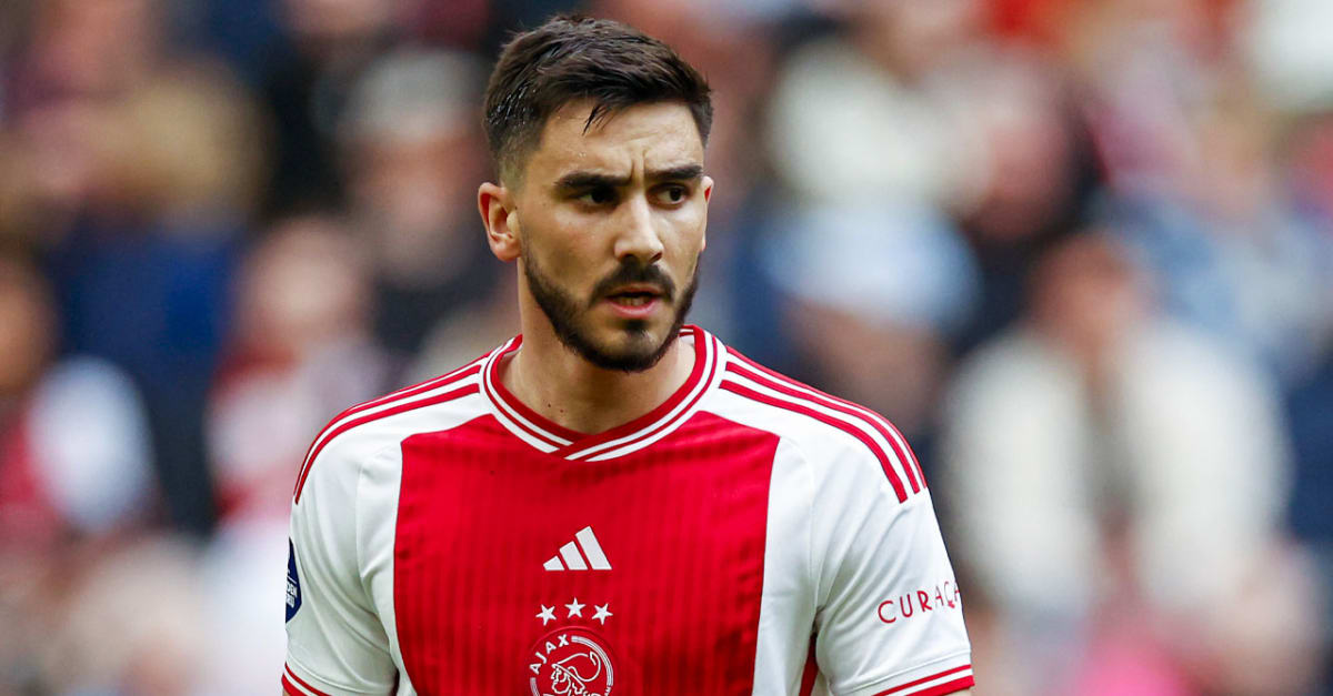 Farioli wil dat Sutalo bij Ajax blijft: ‘Ik ben heel positief over zijn ontwikkeling’ | Vandaag ...