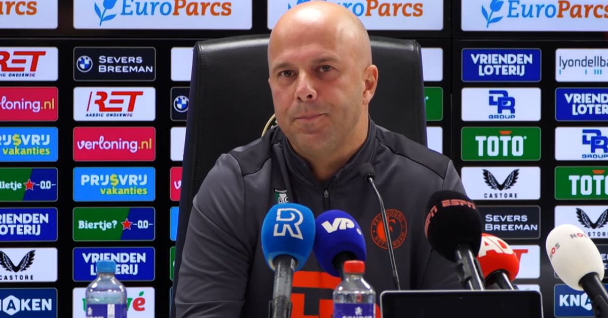 Arne Slot reageert op prijskaartjes Transfermarkt.nl: ‘Ik heb het idee dat die wel een goede ...