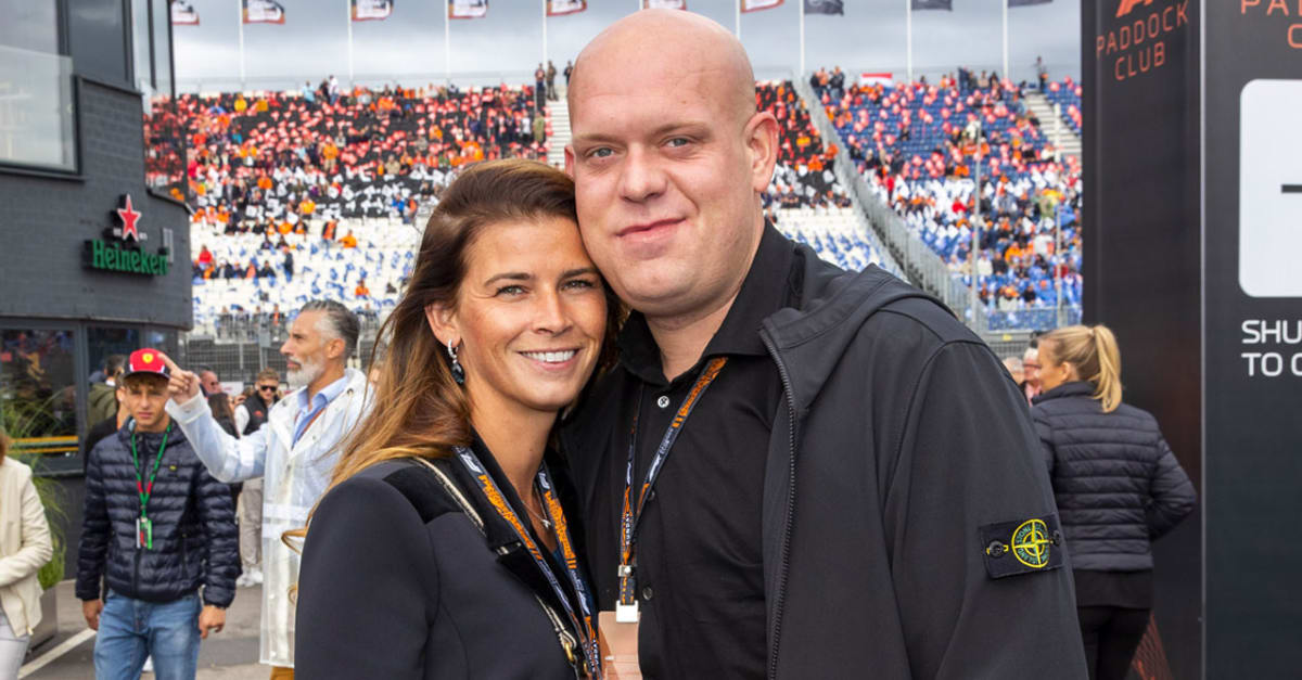 Ex-vrouw Michael van Gerwen blijkt zwanger van nieuwe vriend: 'Zeker niet de bedoeling ...