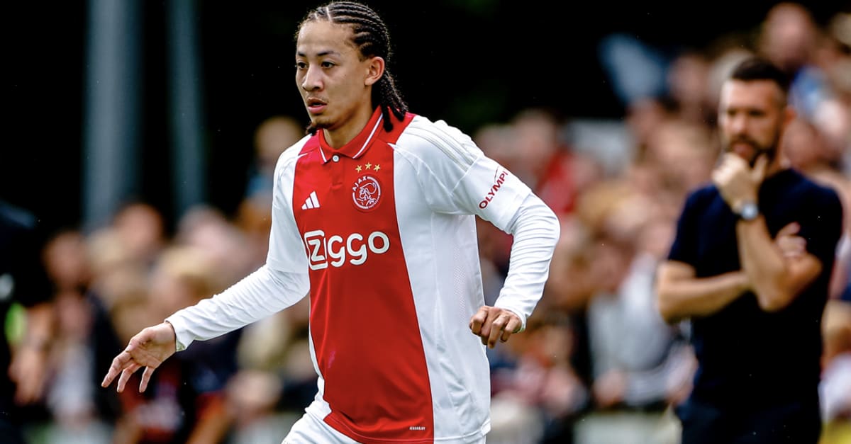 Ajax met Fitz-Jim en Baas tegen FK Vojvodina | Vandaag Inside