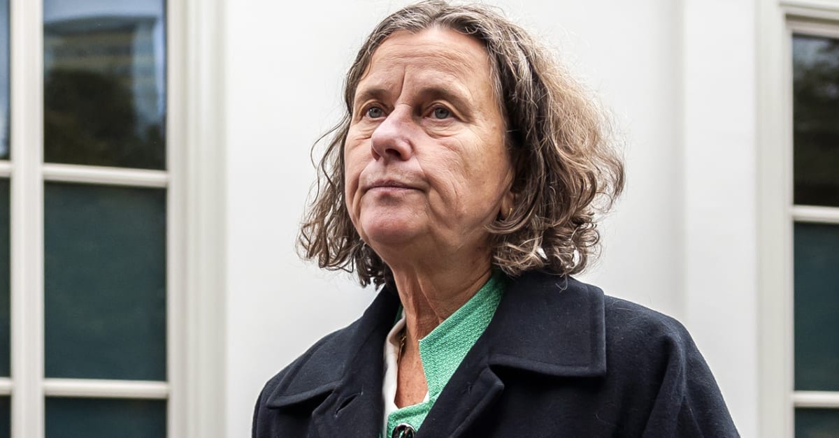 Premier Schoof en minister Uitermark ondertekenen lintjes-voordracht ...