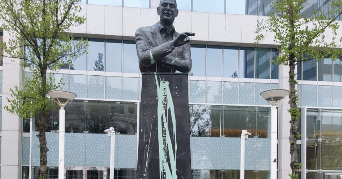 Beeld Pim Fortuyn beklad op sterfdag | Vandaag Inside