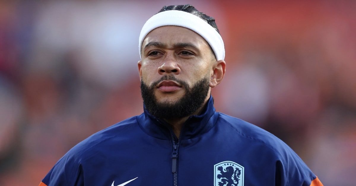 Nederland koopt massaal witte zweetband na nieuwe look Memphis Depay ...