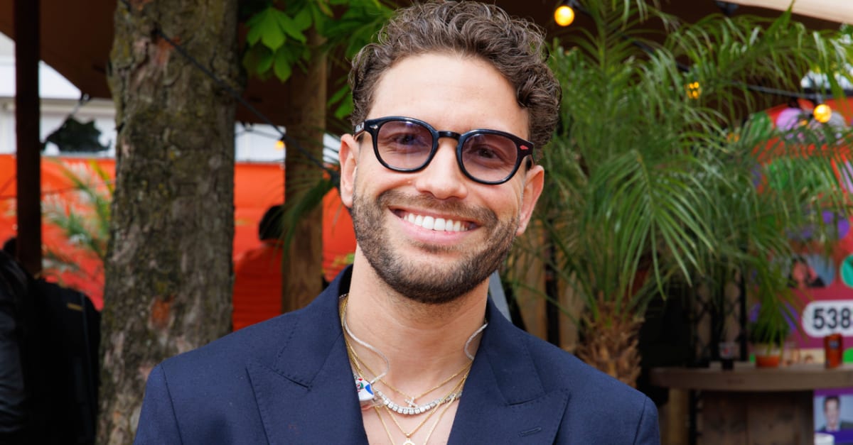 Rolf Sanchez treedt woensdagavond op bij De Oranjezomer! | Vandaag Inside