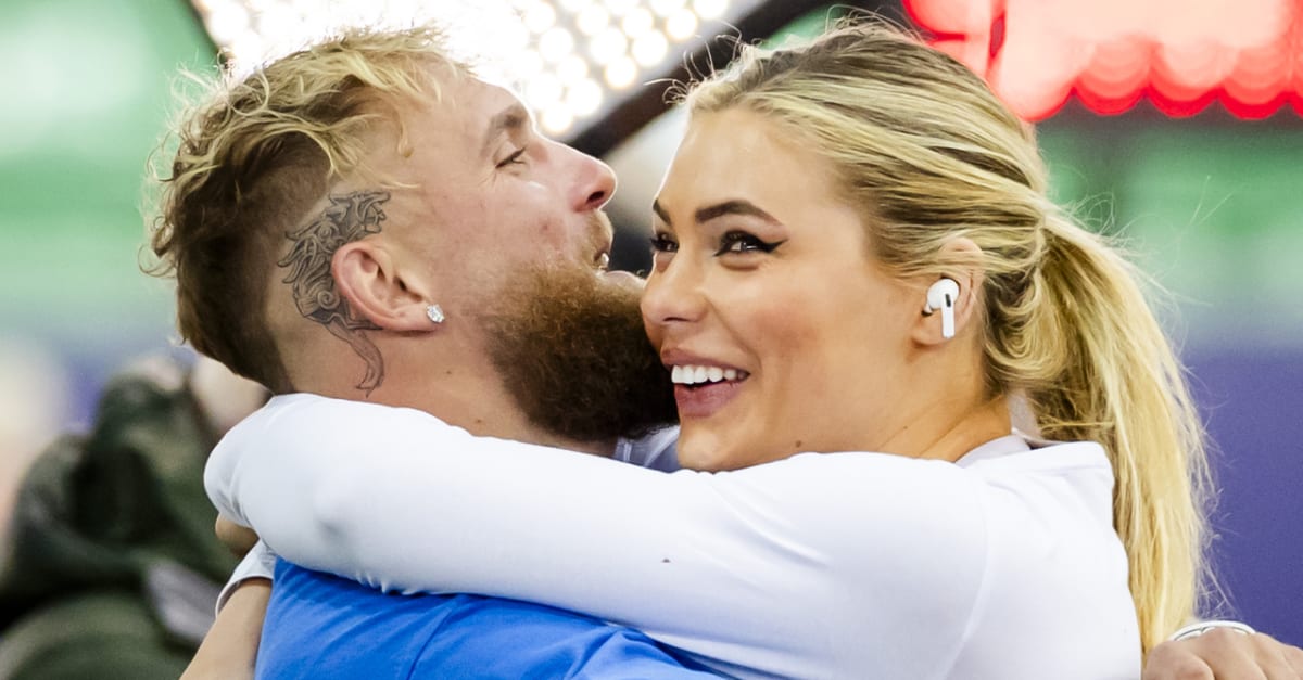 Jutta Leerdam en Jake Paul varen mee met SAIL-In Parade in Amsterdam ...