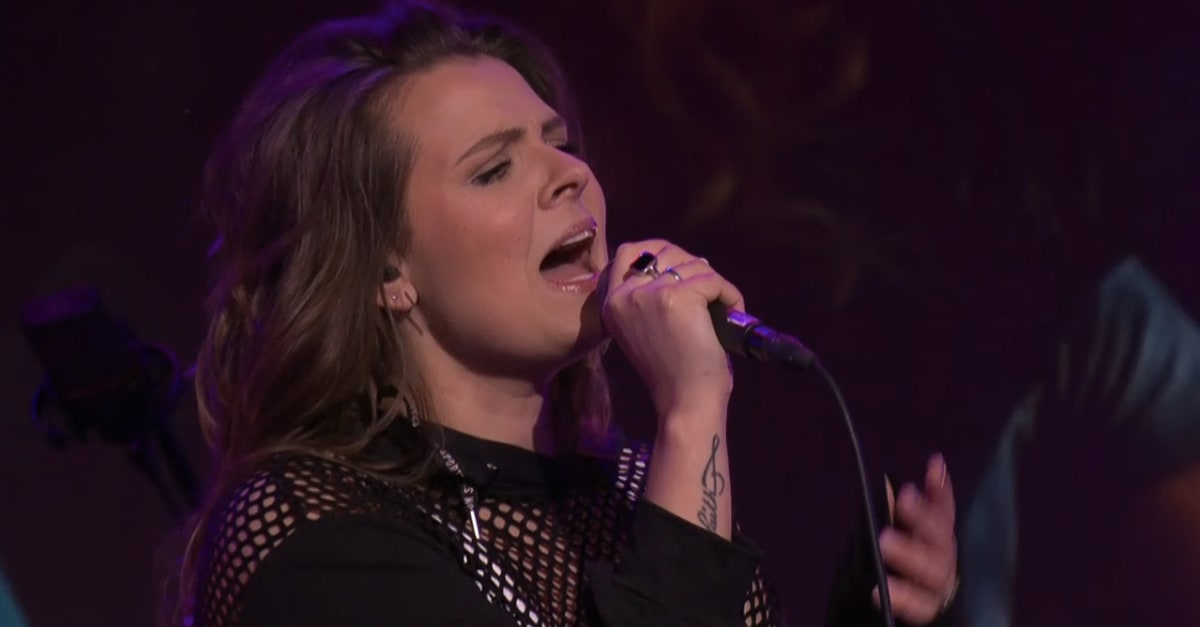 Mell VF treedt maandagavond op bij De Oranjezomer! | Vandaag Inside