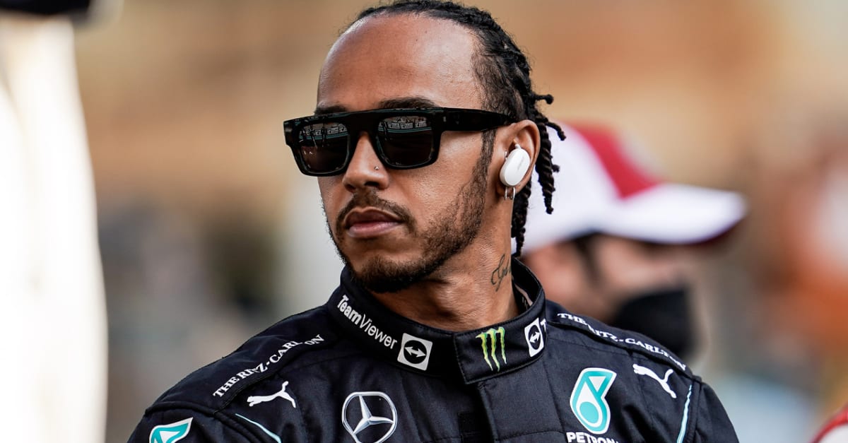 Lewis Hamilton laat na weken radiostilte eindelijk wat van zich horen ...
