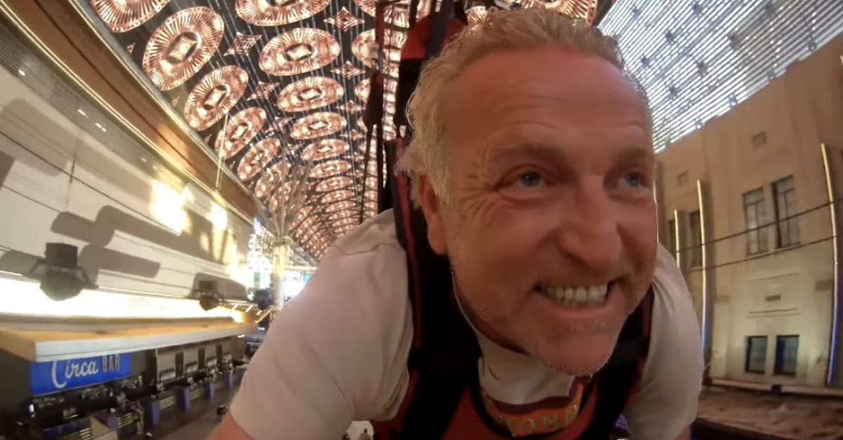 Gordon vliegt door de straten van Las Vegas: ‘Woehoeeeeeee!’ | Vandaag ...