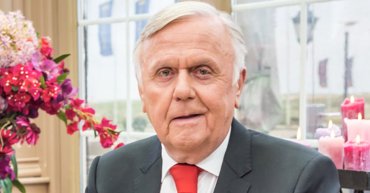 Harry Mens wint Lifetime Achievement Award voor 'parodie op een ...