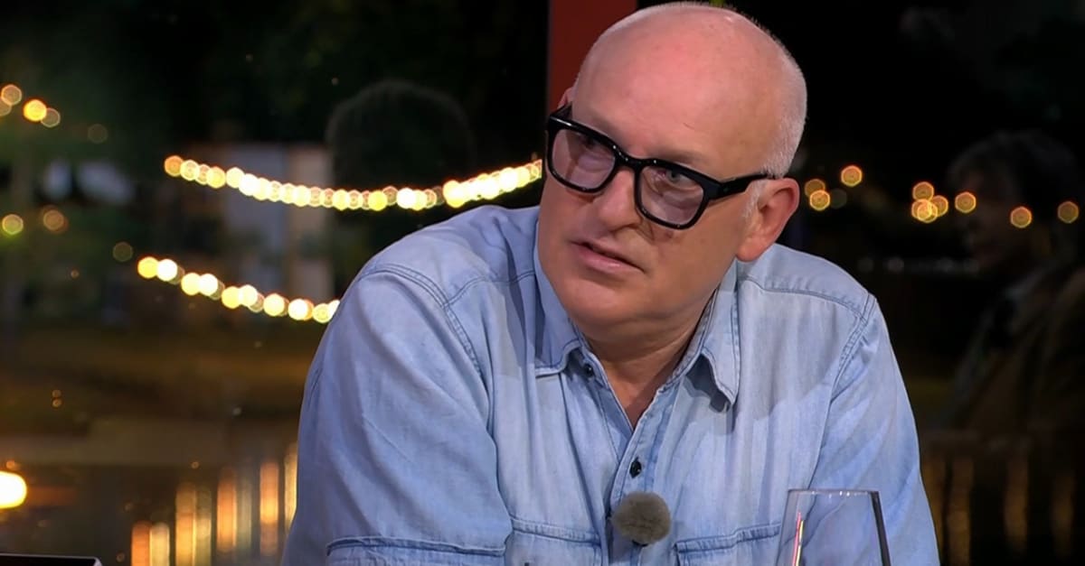 Johan en René snappen niets van vertrek Messi: 'Je kan het toch gratis ...