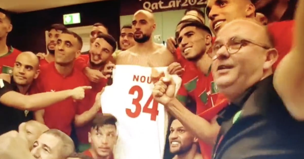 Video: Marokkaanse spelers eren Nouri na historische prestatie op WK ...