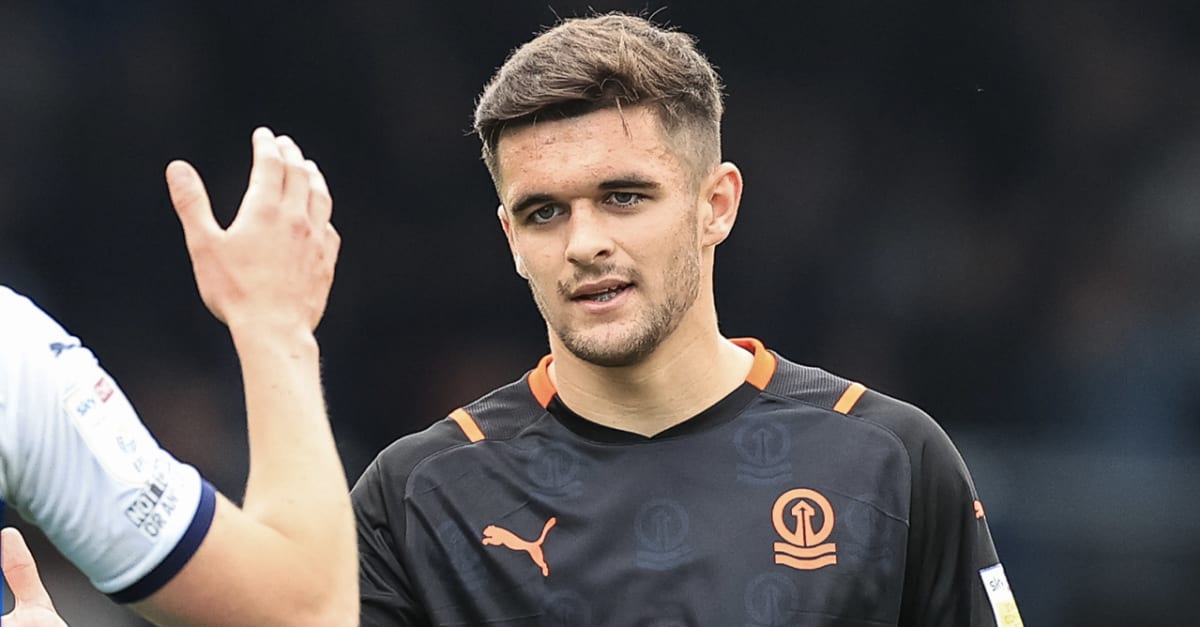 Engelse voetballer Daniels van Blackpool komt uit de kast | Vandaag Inside