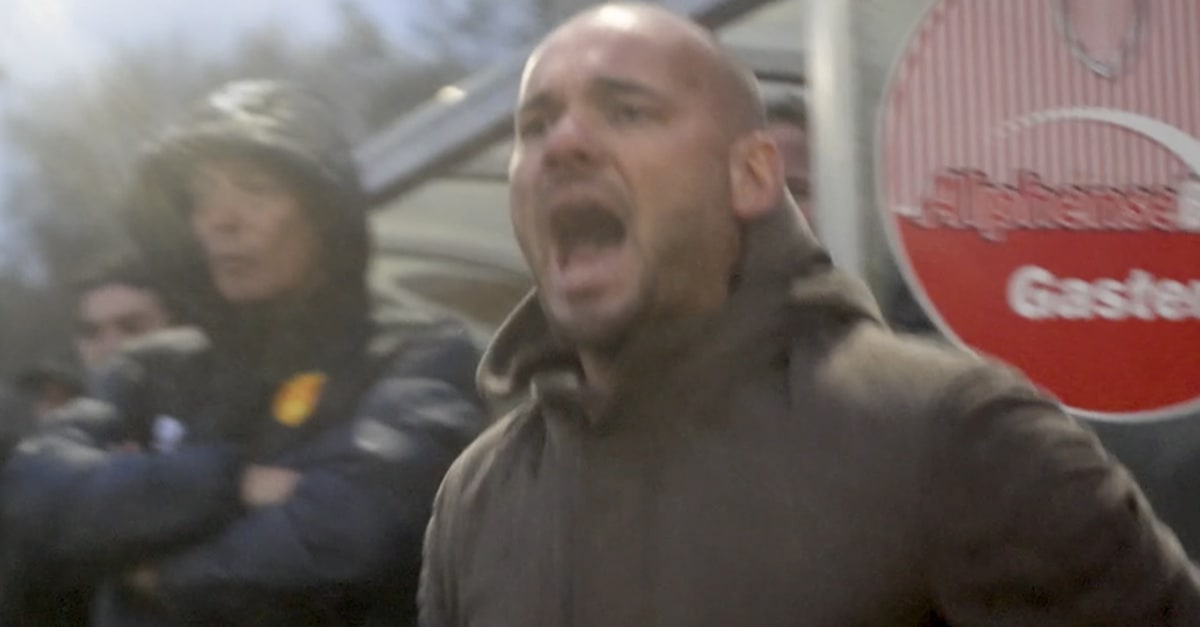 Wesley Sneijder schreeuwend langs de lijn bij DHSC: 'Rot toch op man, joh!' | Vandaag Inside