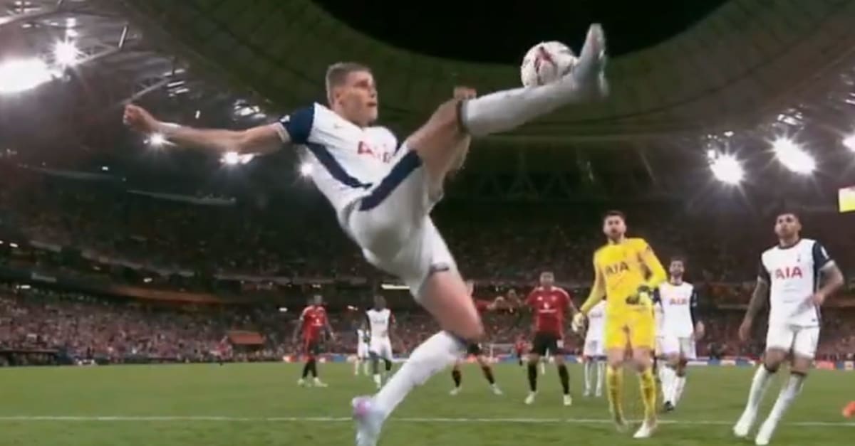 Van de Ven met acrobatische redding goud waard voor Spurs in Europa ...