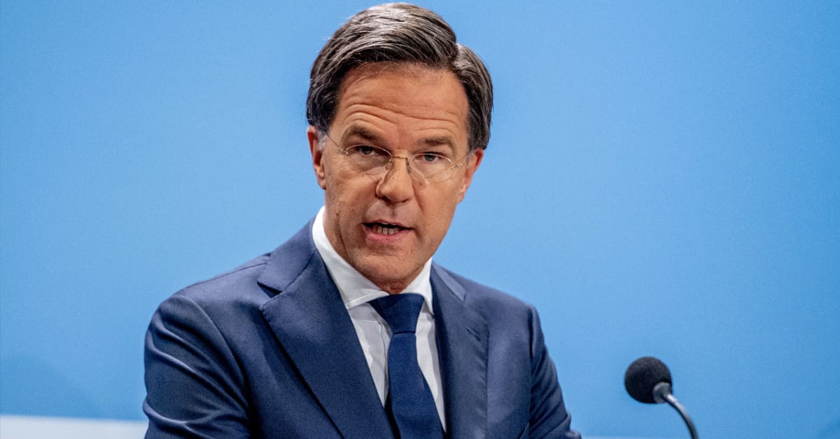 Premier Mark Rutte laat zich uit over clubvoorkeur | Vandaag Inside
