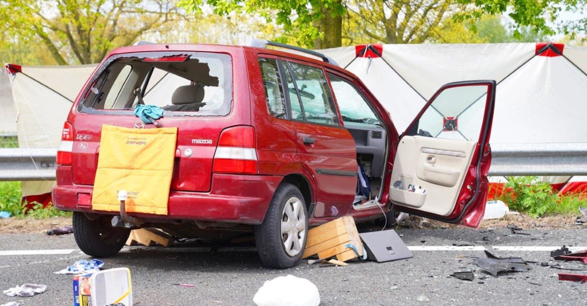 Spookrijder (67) overleden bij aanrijding op A59, twee gewonden | Hart van Nederland