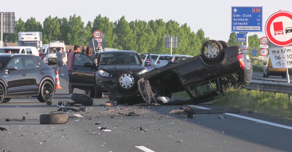 Spookrijder veroorzaakt ernstig ongeval op A30 bij Ede | Hart van Nederland