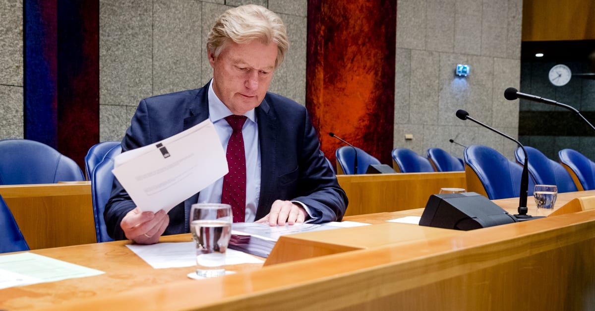 Bijzondere keuze: Martin van Rijn volgt Bruins op als minister | Hart ...