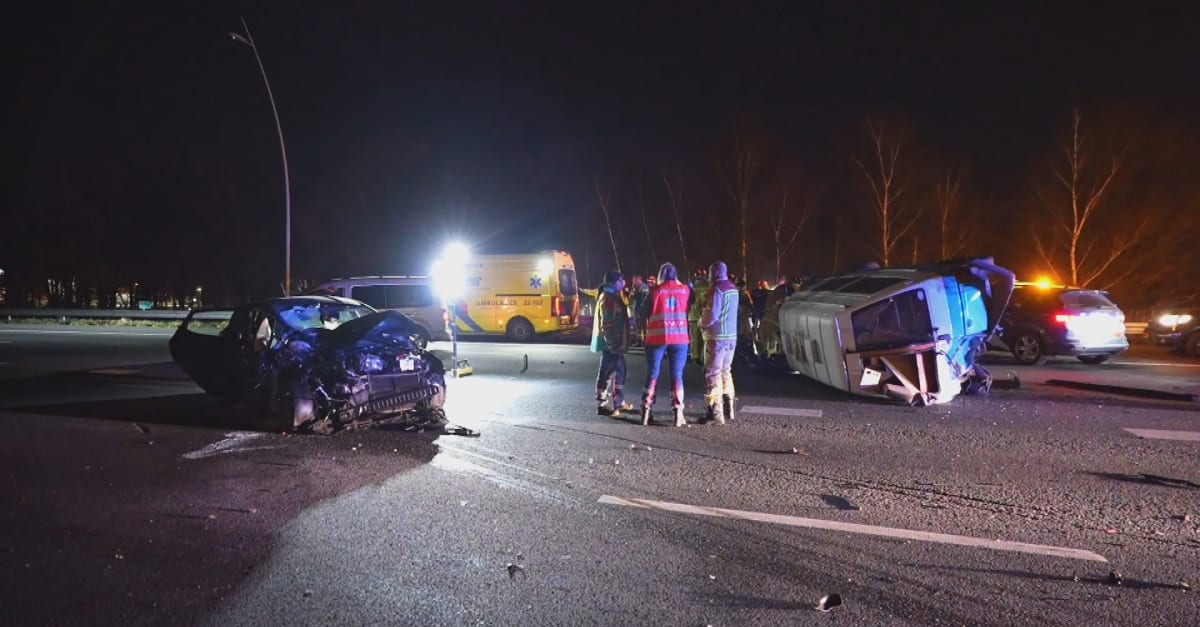 Enorme ravage na ongeluk op A2: auto en bestelbus botsen, snelweg dicht ...