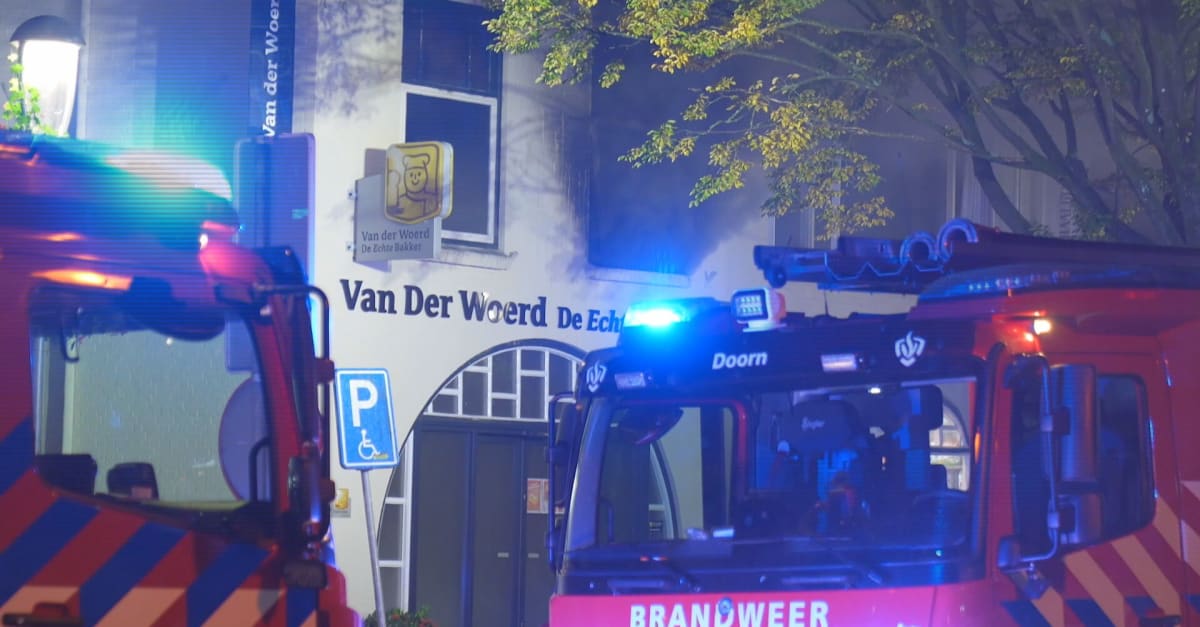 Grote brand verwoest bakkerij in dorpshart Doorn, omliggende woningen ...