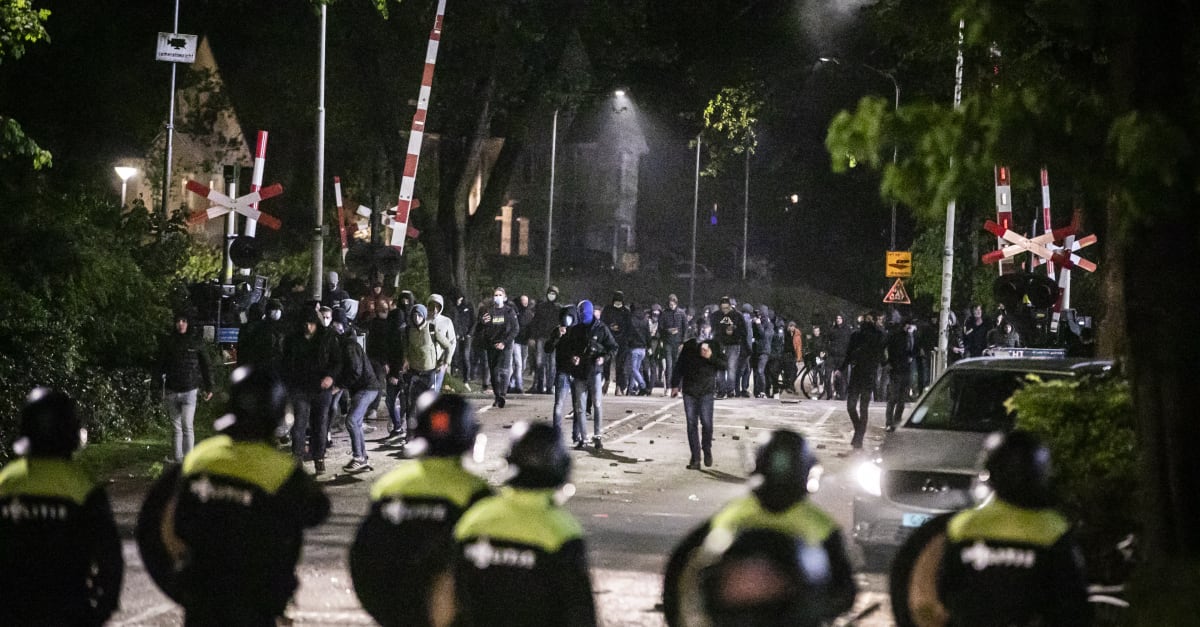 KNVB wil goed gedrag supporters gaan belonen in strijd tegen hooligans ...