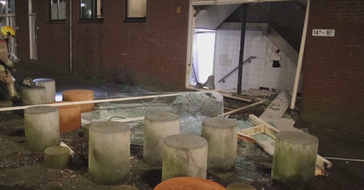 Ravage na explosie Rotterdam, ruiten door heel de straat gesneuveld ...