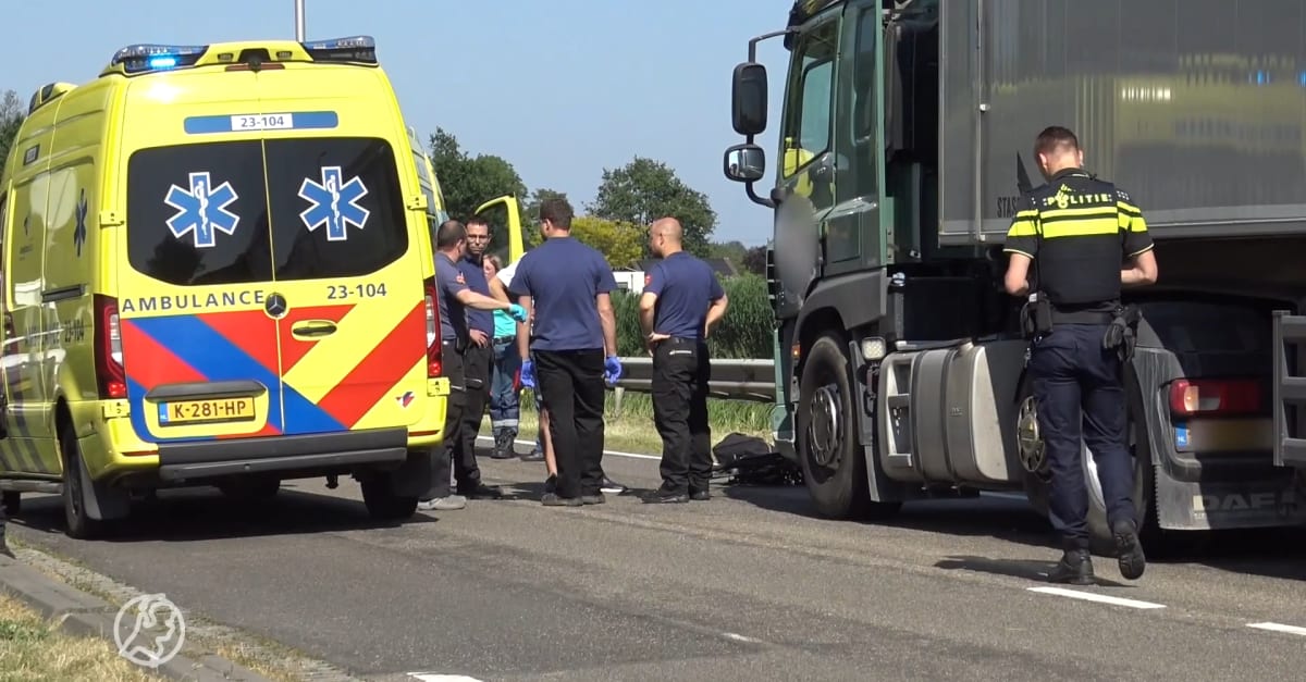 Fietser komt om het leven bij aanrijding met vrachtwagen in Ospel | Hart van Nederland