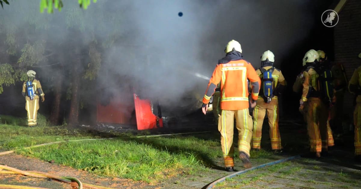 Twintig dieren dood bij felle schuurbrand in Laaghalerveen