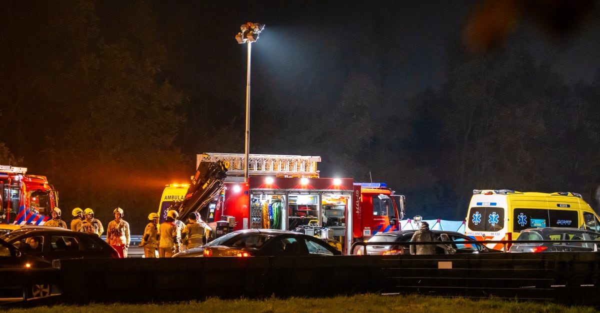 Meerdere ernstig gewonden op A1 door frontaal ongeluk met spookrijder | Hart van Nederland