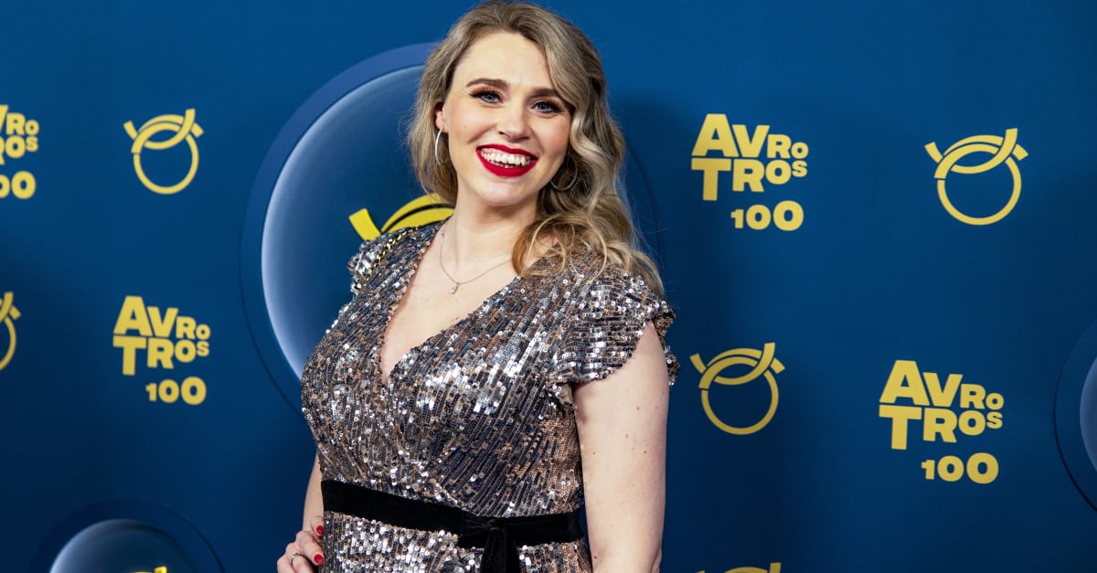 Lisa Loeb doet aangifte van doodsbedreiging na deelname aan Slimste ...