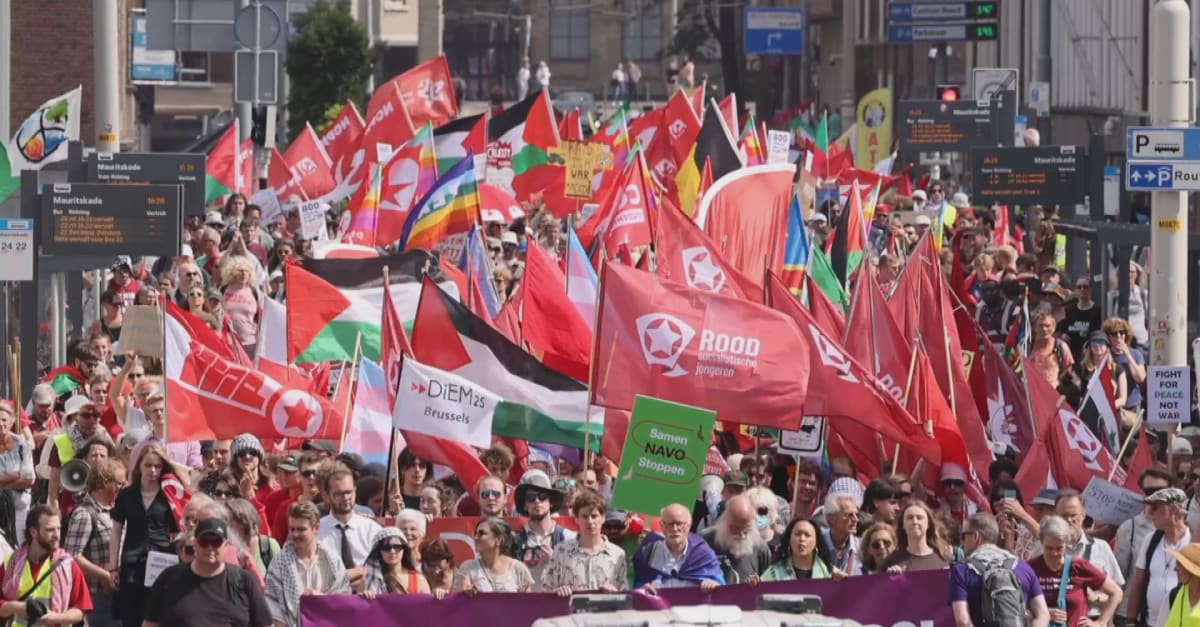Duizenden demonstranten in Den Haag protesteren tegen NAVO-top | Hart ...