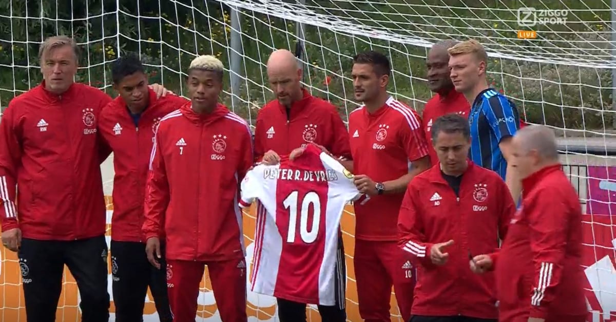 Ajax eert Peter R. de Vries tijdens match tegen Paderborn | Hart van ... Ajax eert Peter R. de Vries tijdens match tegen Paderborn | Hart van ...