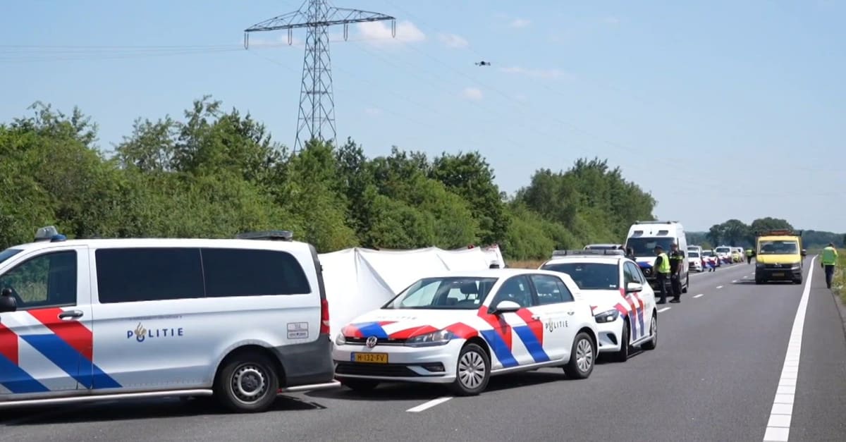 Dodelijk ongeval op snelweg A73 richting Nijmegen, weg tijdelijk afgesloten | Hart van Nederland
