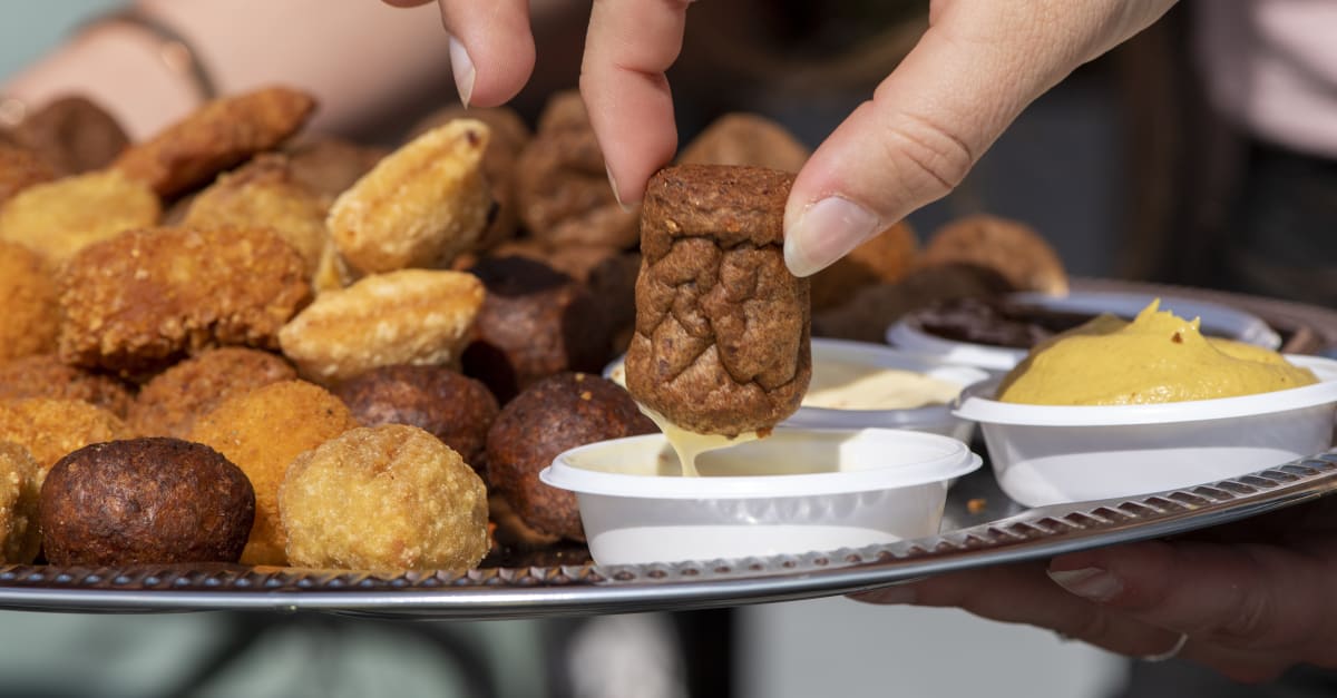 Sla de bitterbal maar over: 'Vlees van afgedankte racepaarden in snacks ...