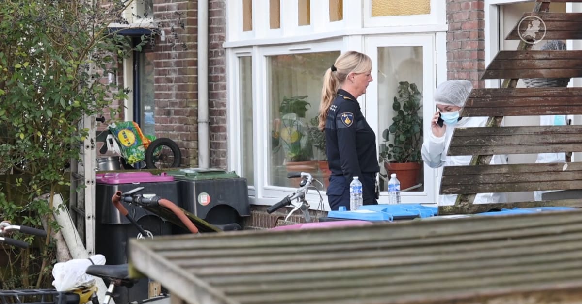 Lichaam gevonden in woning Leeuwarden, politie doet onderzoek