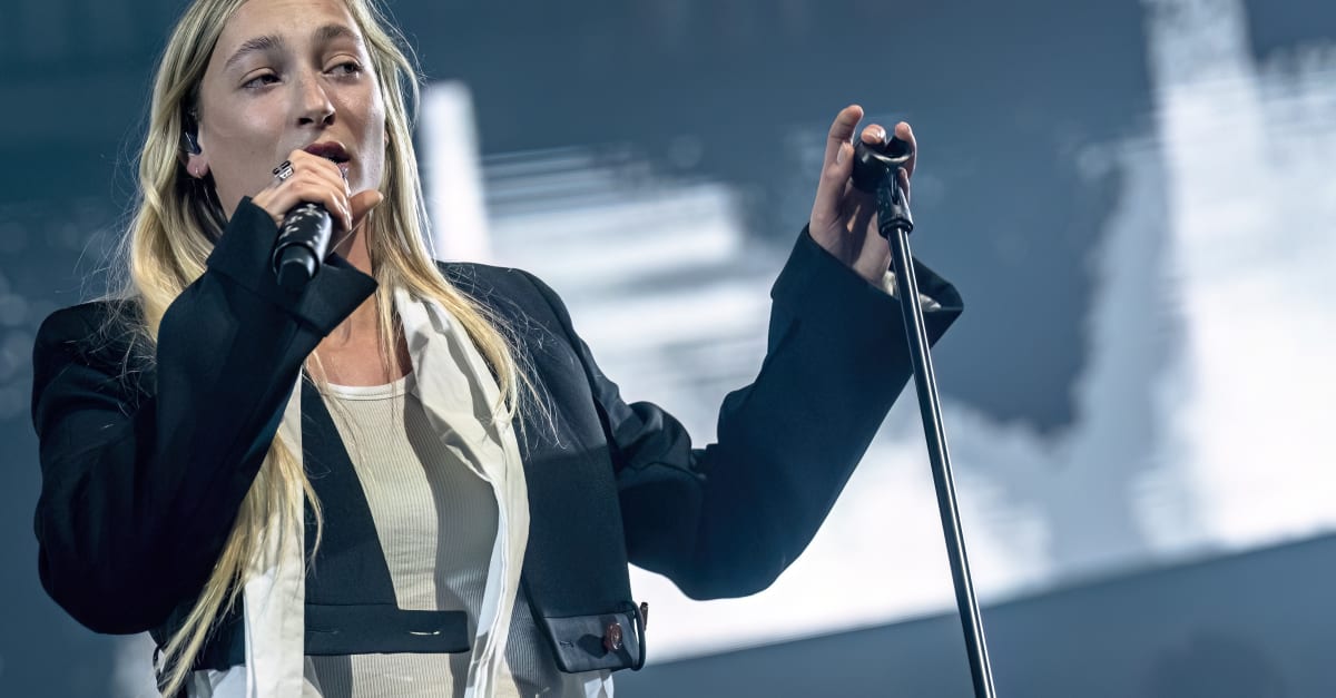 S10 gaat weer optreden, dit wordt haar eerste show | Hart van Nederland