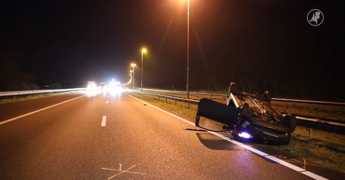 A50 richting Zwolle dicht na ongeval, meerdere auto's over de kop