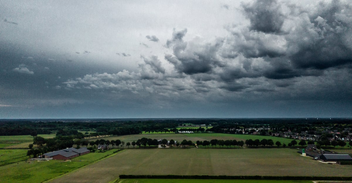 Zomer even verdwenen: buien, onweer en lagere temperaturen | Hart van ...
