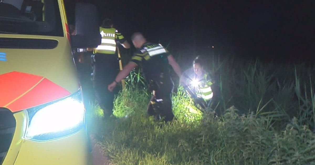 Vermiste man na grote zoektocht in sloot bij Oostkapelle aangetroffen | Hart van Nederland