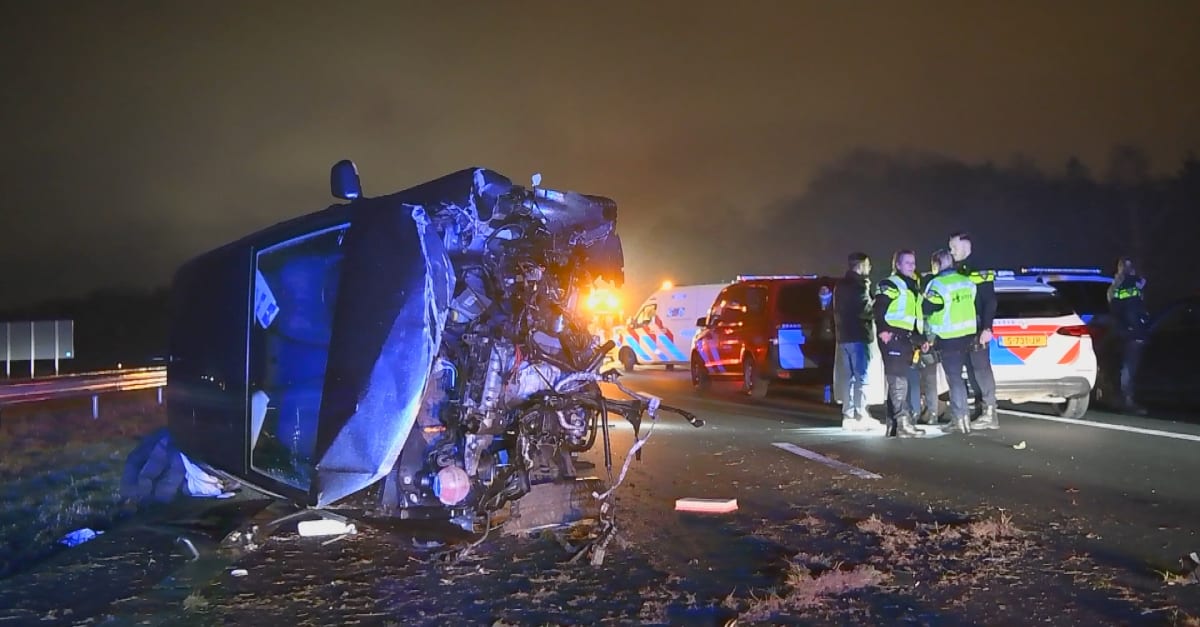 Dode en drie gewonden bij heftig ongeval op A67 bij Eersel | Hart van Nederland