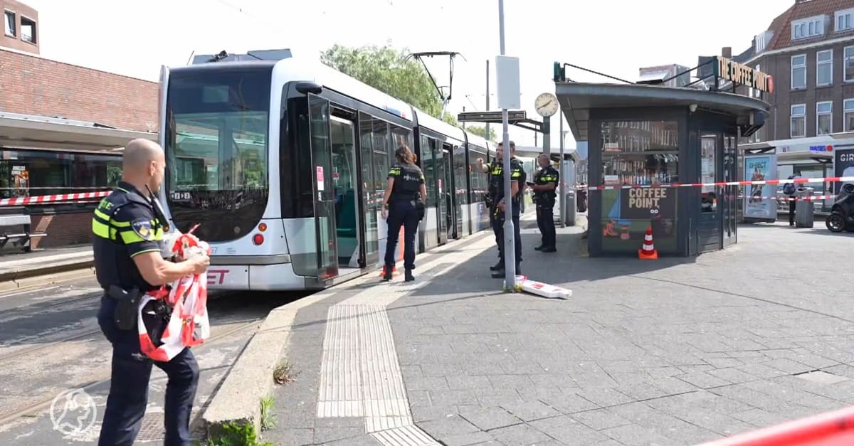 Twee gewonden door beschieting tram Rotterdam, dader ontkomt | Hart van ...