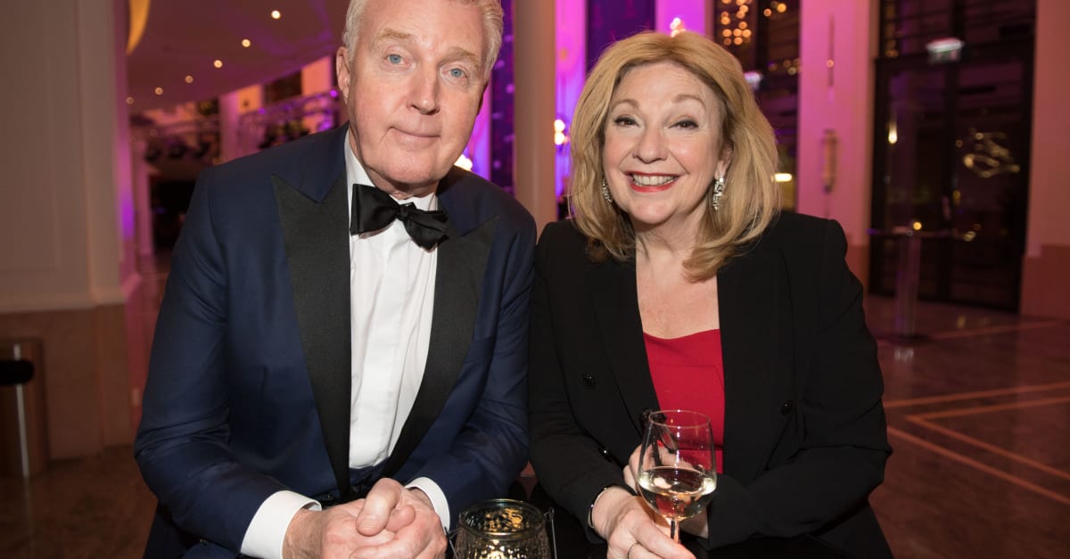 Niet alleen André van Duin, maar ook Janny van der Heijden, te zien in ...