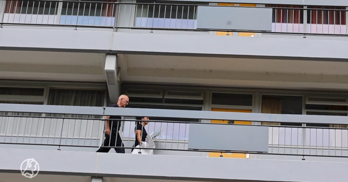 OM: Harry van S. (78) plakte mond echtgenote af en kneep neus dicht tot ...